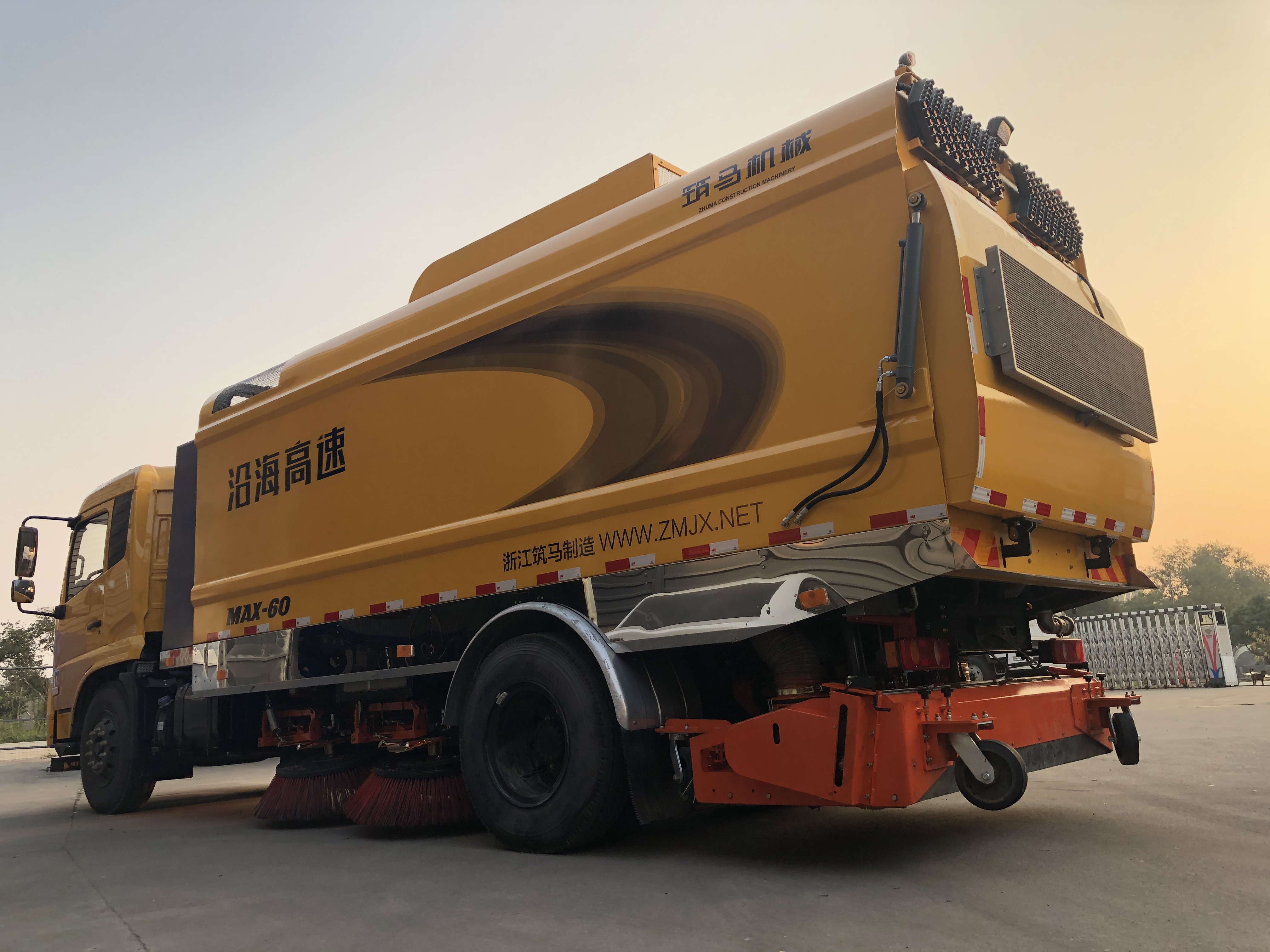 New generation highway sweeper delivered to customer - CHINA IKOM ...